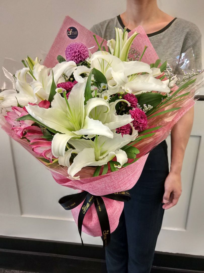 Lilies for her, Hobbies & Toys, Stationery & Craft, Flowers & Bouquets ...