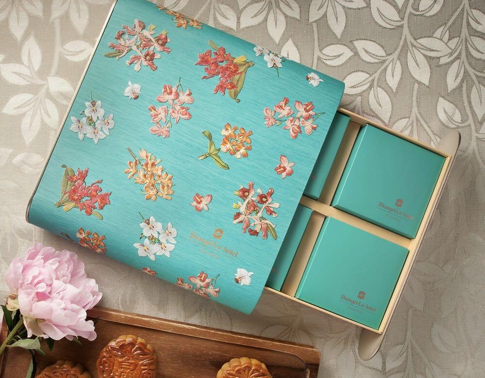 Shangri-La Mooncake Box (Tiffany blue), Everything Else on Carousell