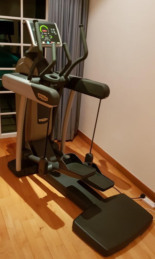 Technogym Excite Vario 500i elliptical, Sports Equipment, Exercise ...