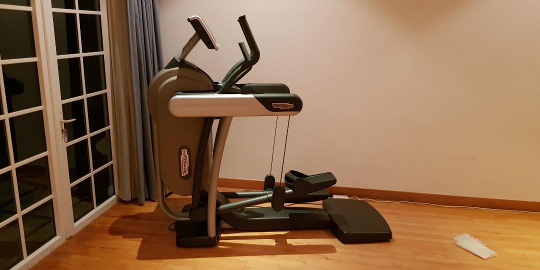 Technogym Excite Vario 500i elliptical, Sports Equipment, Exercise ...