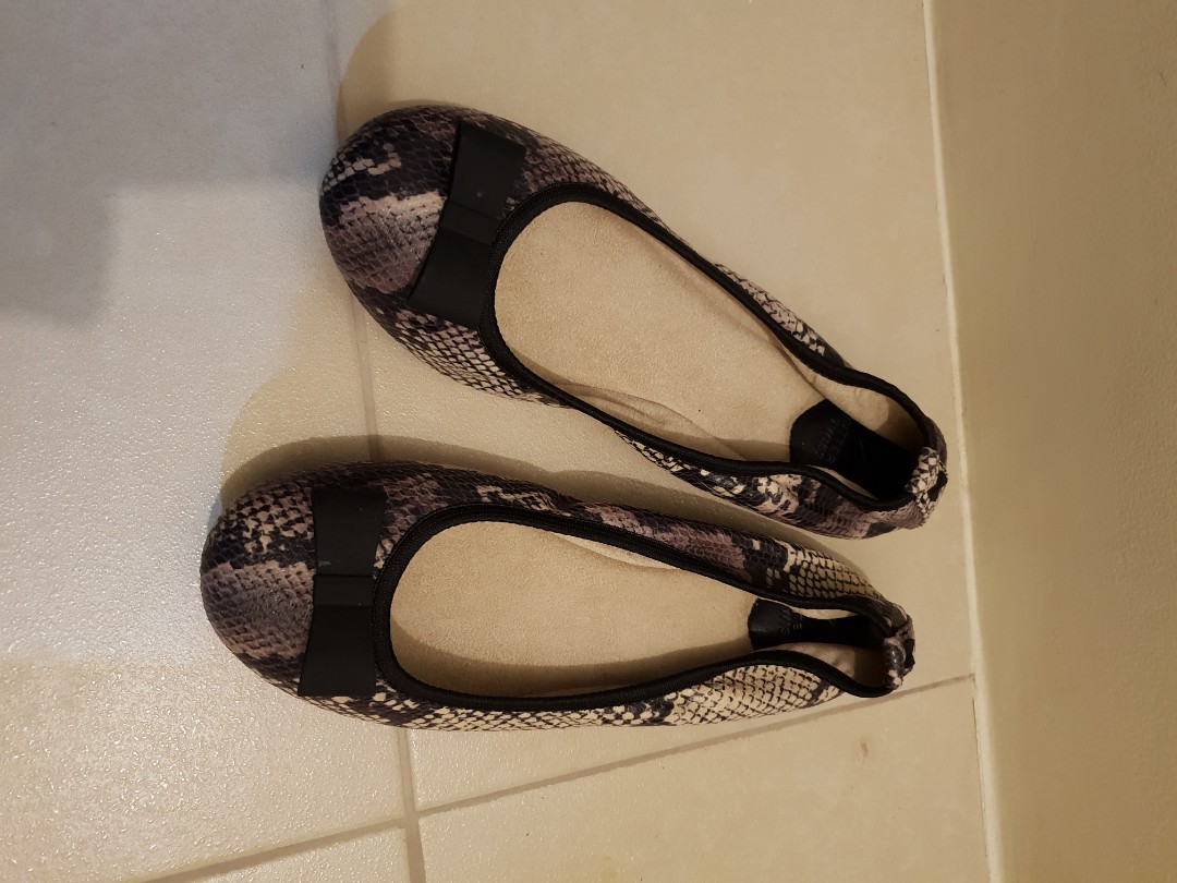Butterfly Twist Pumps, Women's Fashion, Footwear, Slippers and slides ...
