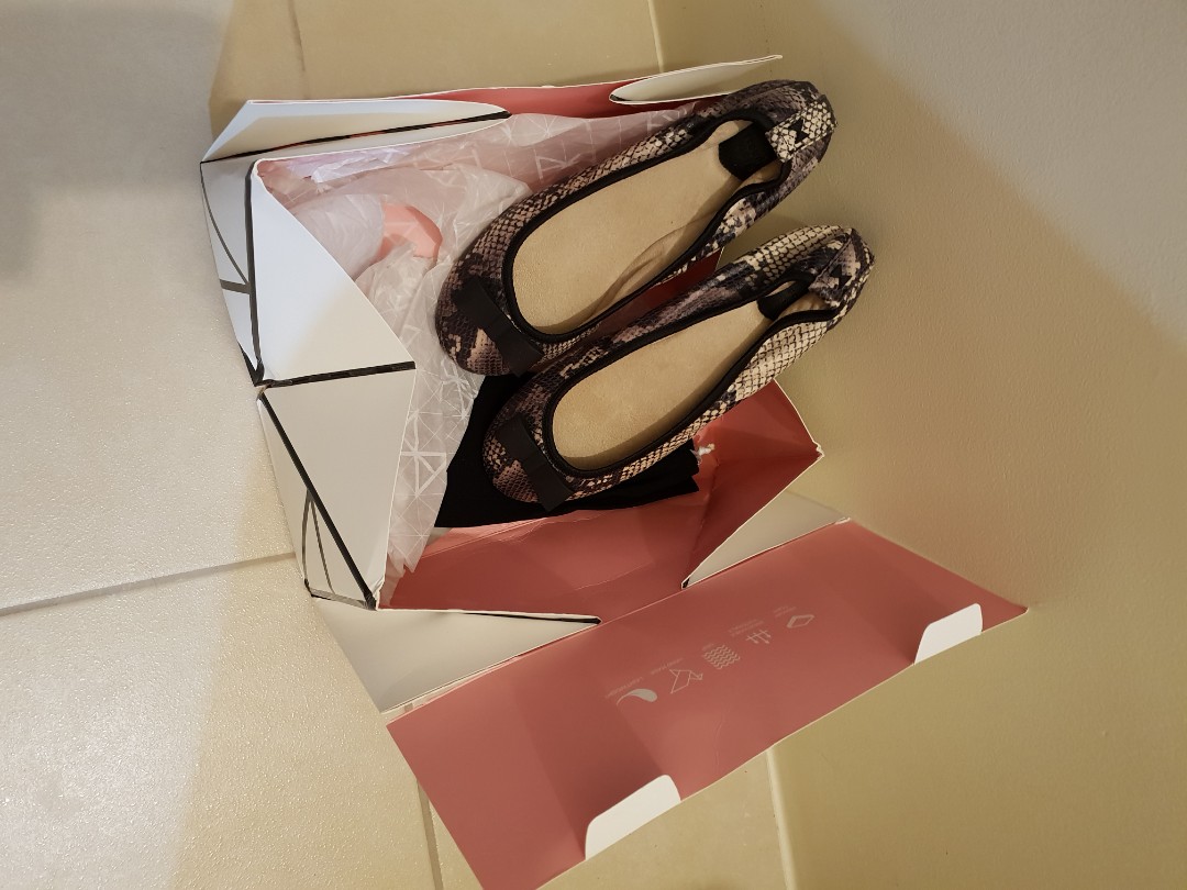 Butterfly Twist Pumps, Women's Fashion, Footwear, Slippers and slides ...
