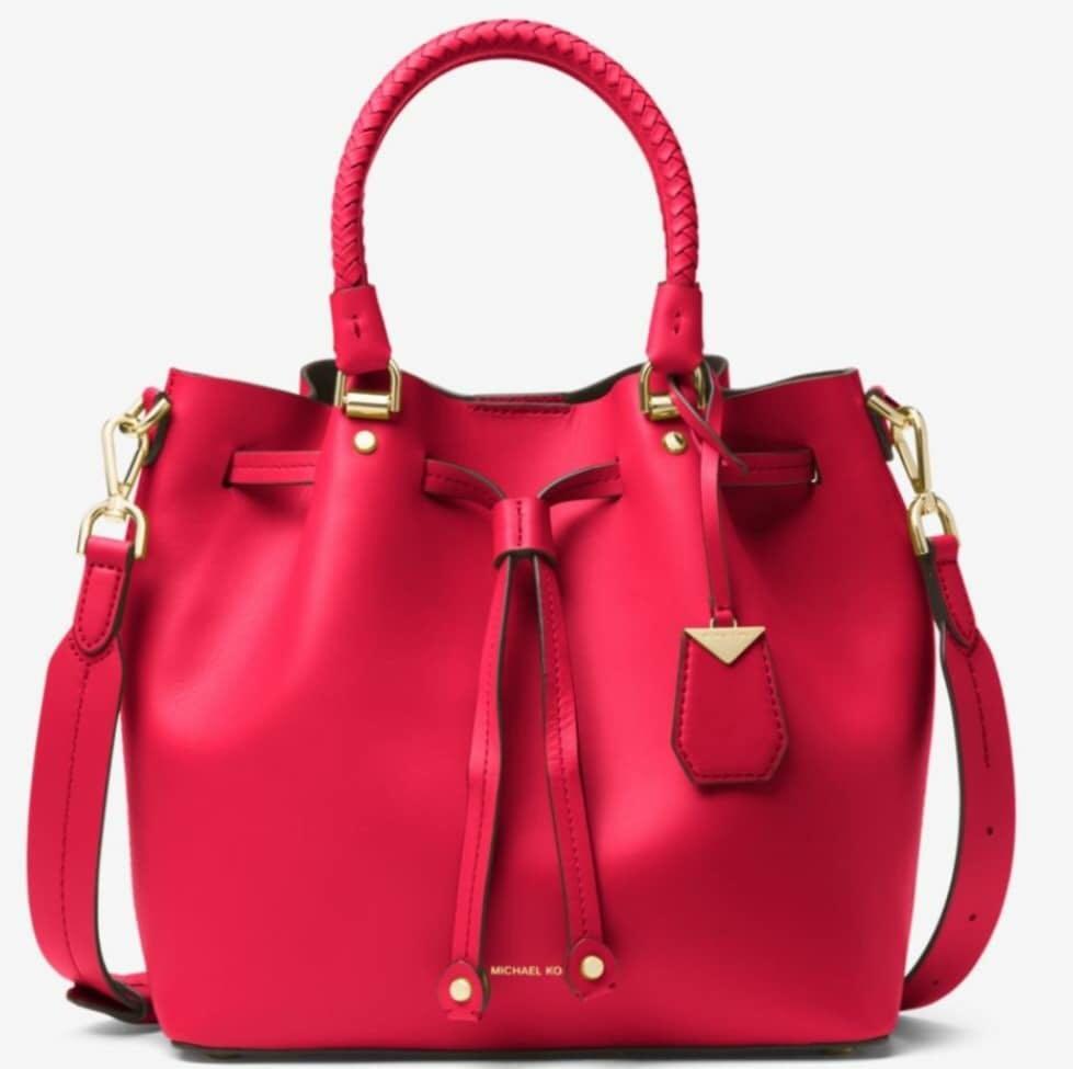 Michael Kors Blakely bucket bag, Women's Fashion, Bags & Wallets, Cross-body Bags on Carousell