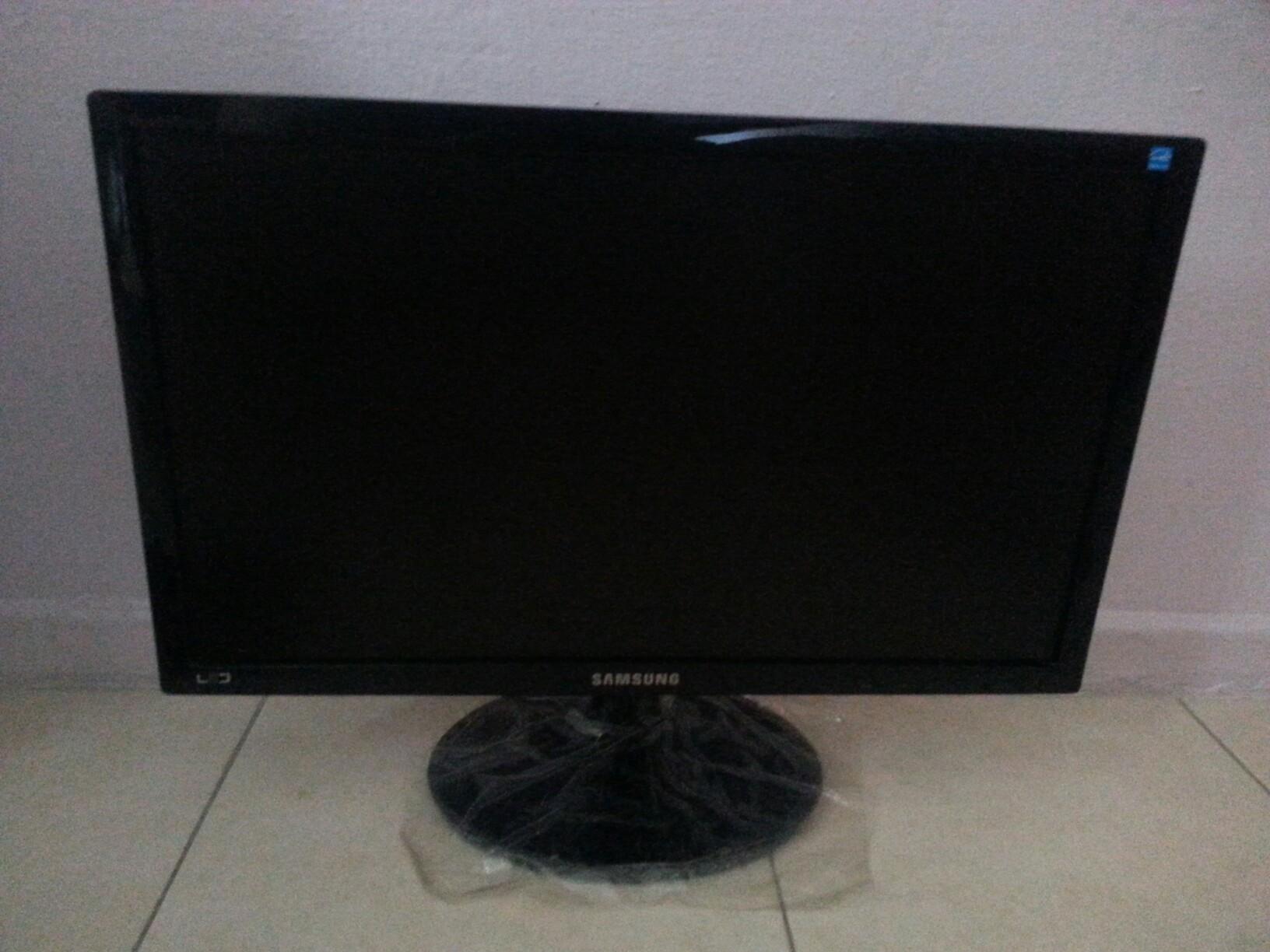 Samsung "20 LED PC Monitor, Computers & Tech, Desktops on Carousell