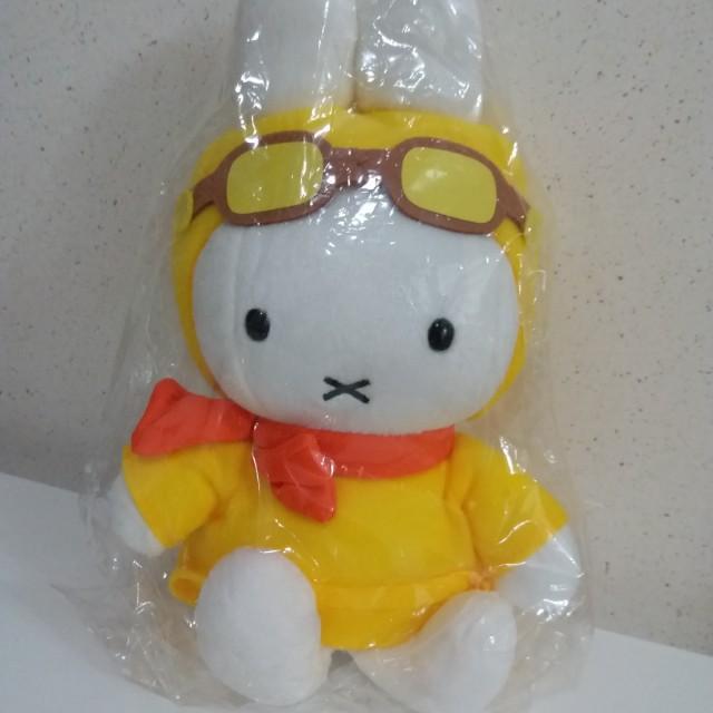 Miffy pilot version , miffy style, 25cm, 興趣及遊戲, 玩具 & 遊戲類 - Carousell