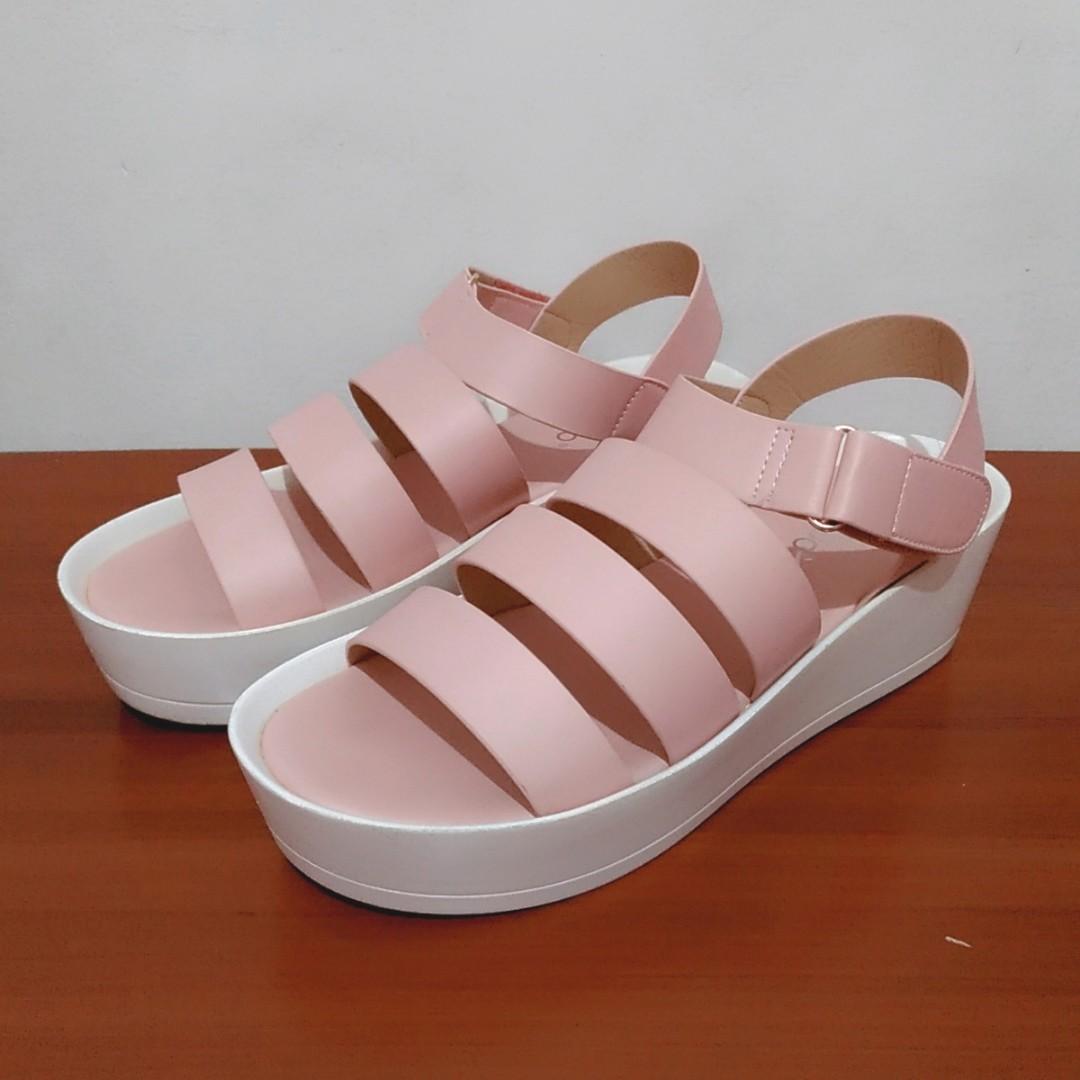 Sepatu Pink, Fesyen Wanita, Sepatu di Carousell
