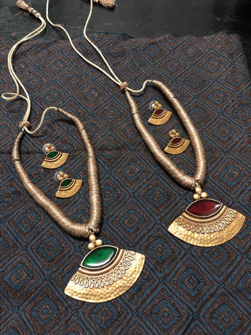 Gold String Choker Set (Red & Green), Women's Fashion, Jewelry ...