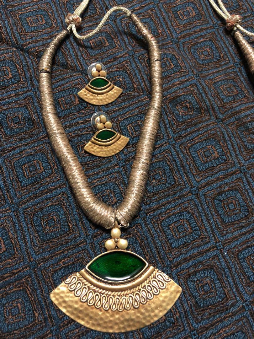 Gold String Choker Set (Red & Green), Women's Fashion, Jewelry ...