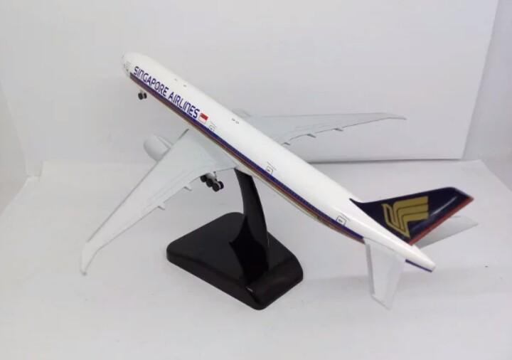REPLIKA MINIATUR PESAWAT SINGAPORE AIRLINES, Toys & Collectibles ...