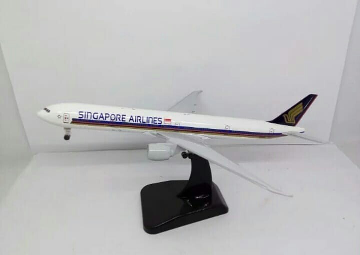 REPLIKA MINIATUR PESAWAT SINGAPORE AIRLINES, Toys & Collectibles ...