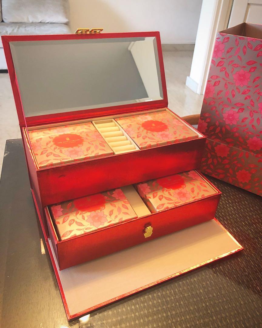 Ritz Carlton Jewellery box, Everything Else on Carousell