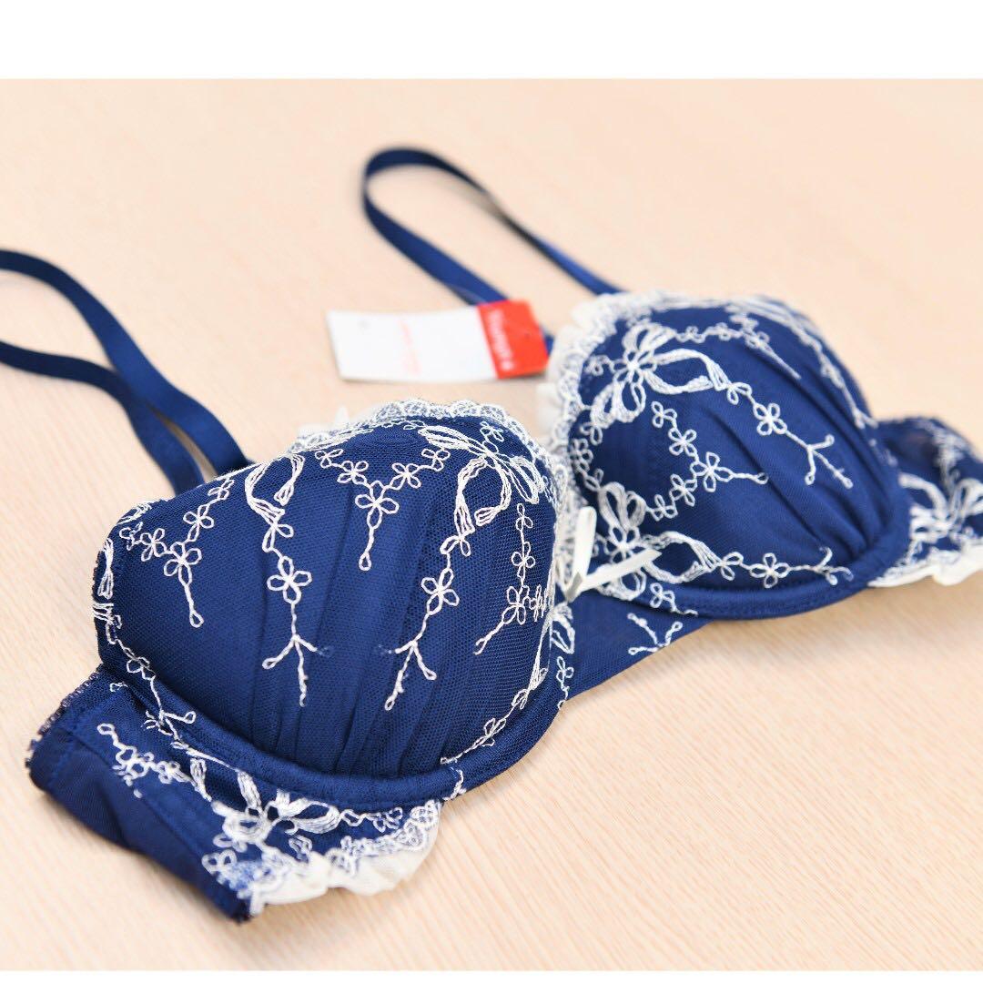 Triumph 黛安芬 - AMO's 系列 Bra 胸圍 和 Underwear 底底 行貨 日本版, 女裝, 運動服裝 - Carousell