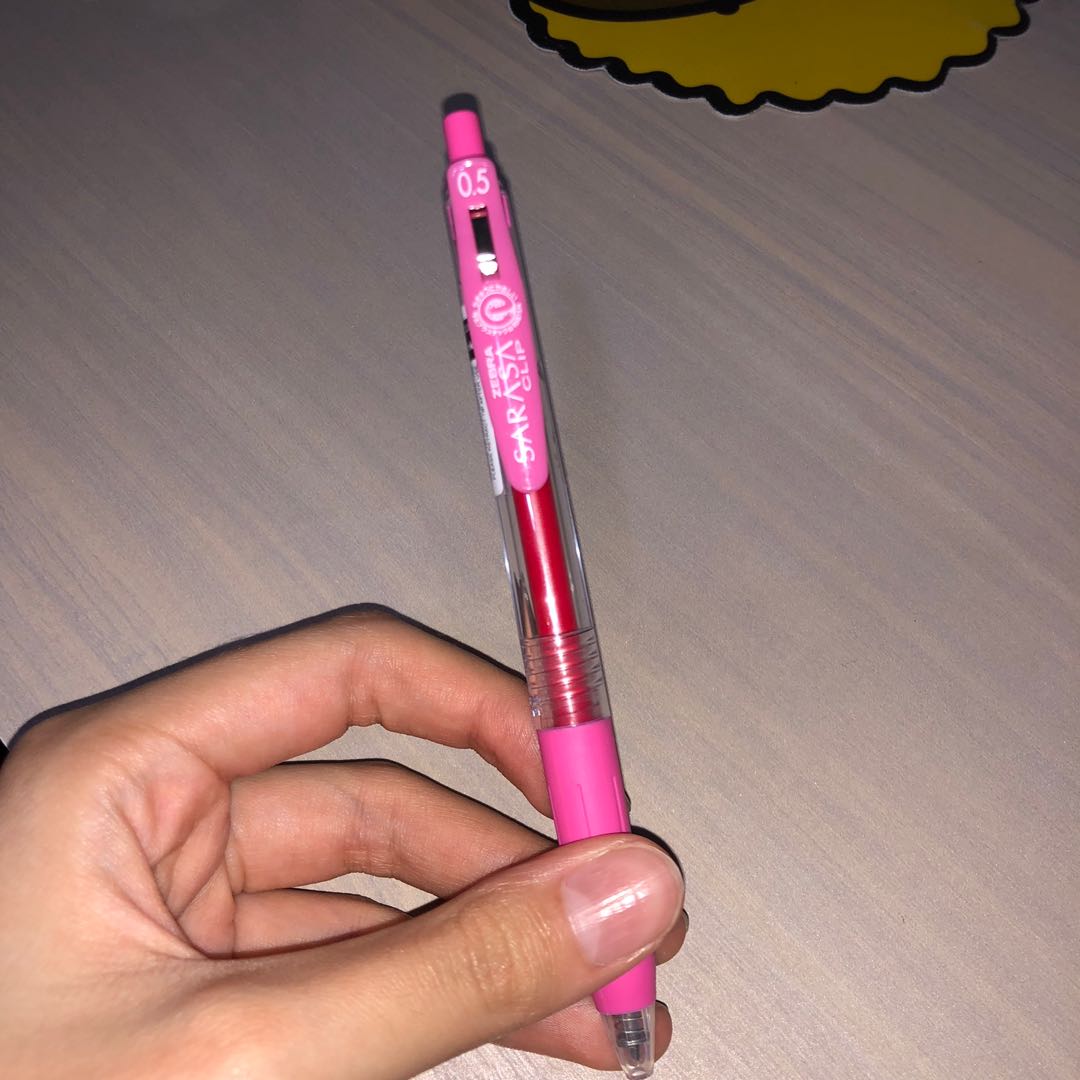 PEN SARASA PINK, Buku & Alat Tulis, Alat Tulis di Carousell