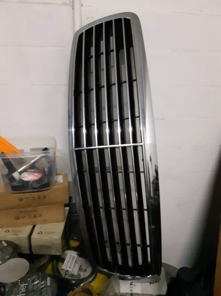 W211 front grill (non facelift), Auto Accessories on Carousell