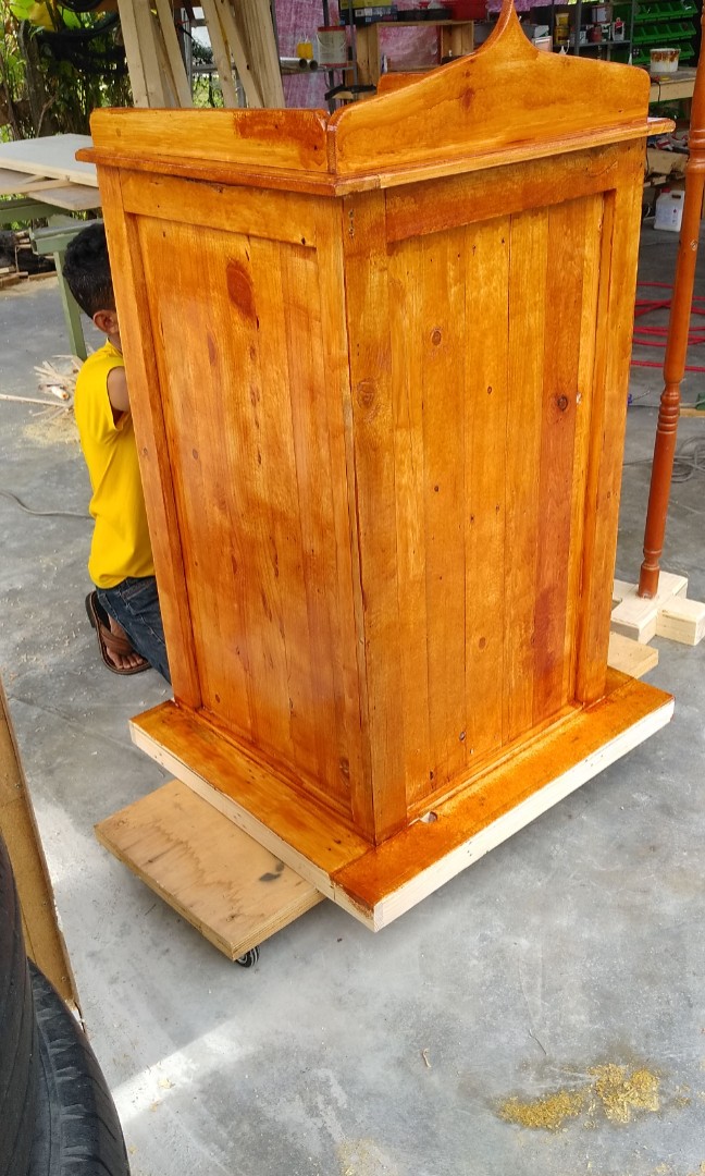 Meja berucap, Furniture & Home Living, Furniture, Chairs on Carousell