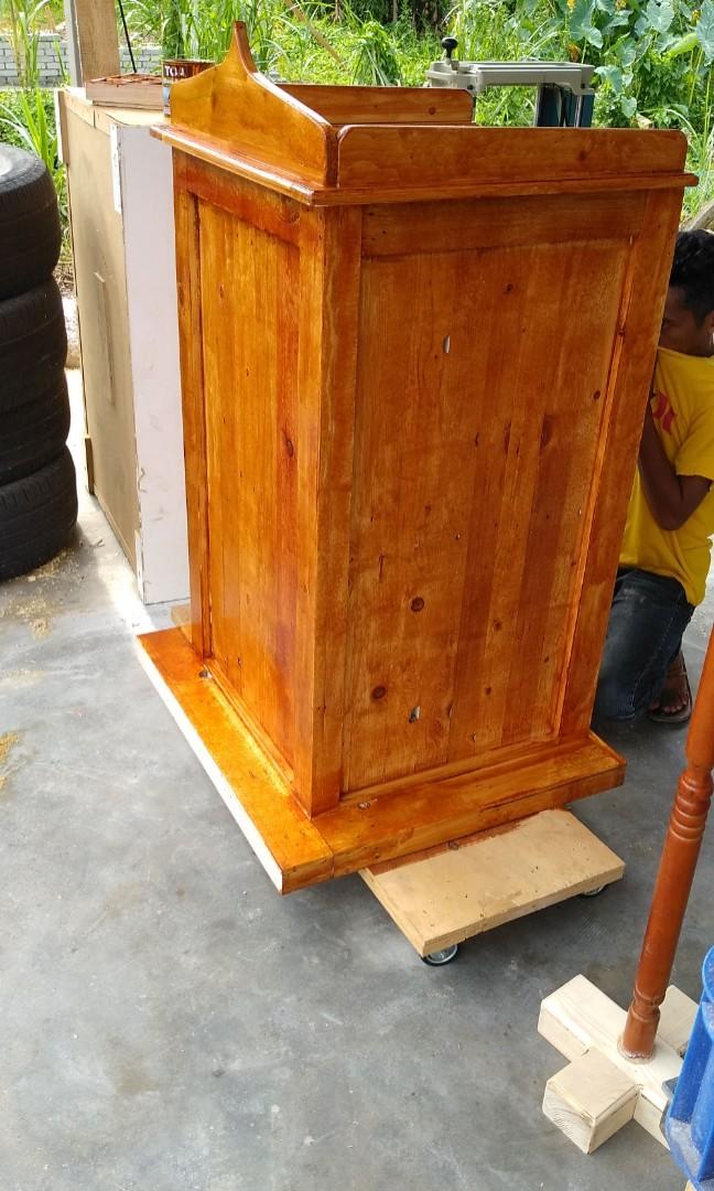 Meja berucap, Furniture & Home Living, Furniture, Chairs on Carousell