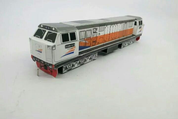 MINIATUR PAPERCRAFT KERETA API LOKOMOTIF CC206, Toys & Collectibles ...