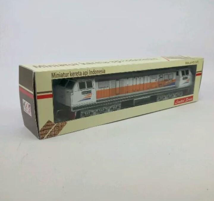 MINIATUR PAPERCRAFT KERETA API LOKOMOTIF CC206, Toys & Collectibles ...