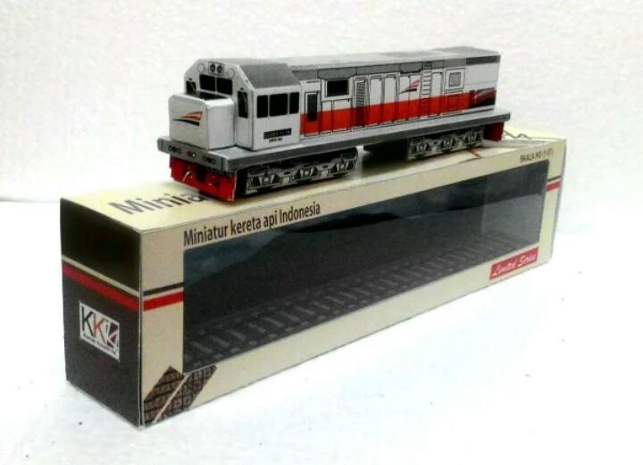 MINIATUR PAPERCRAFT KERETA API LOKOMOTIF CC206, Toys & Collectibles ...