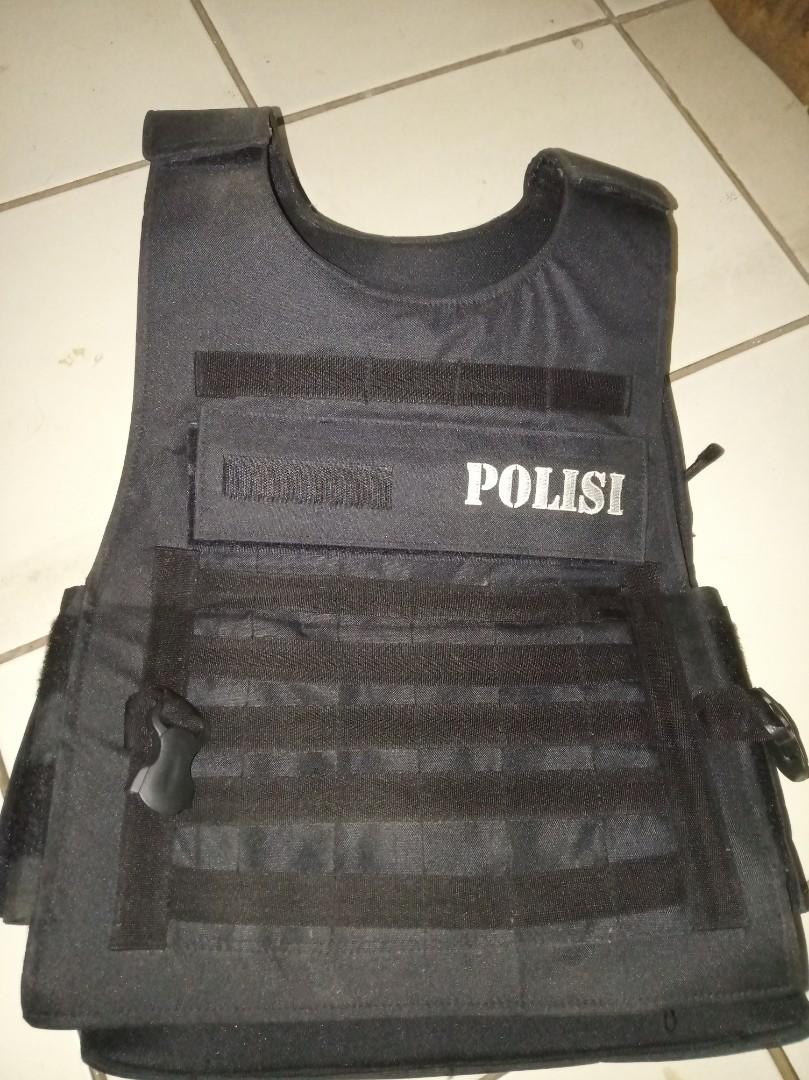 Rompi polisi, Fesyen Pria, Pakaian di Carousell