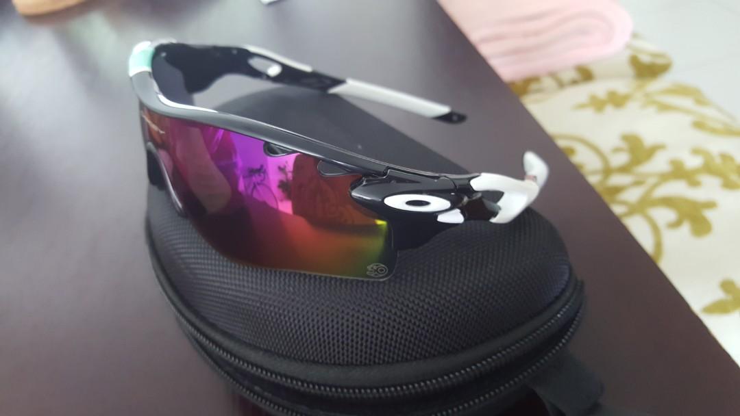Oakley Radarlock sunglasses, Sports Equipment, Sports & Games, Water ...