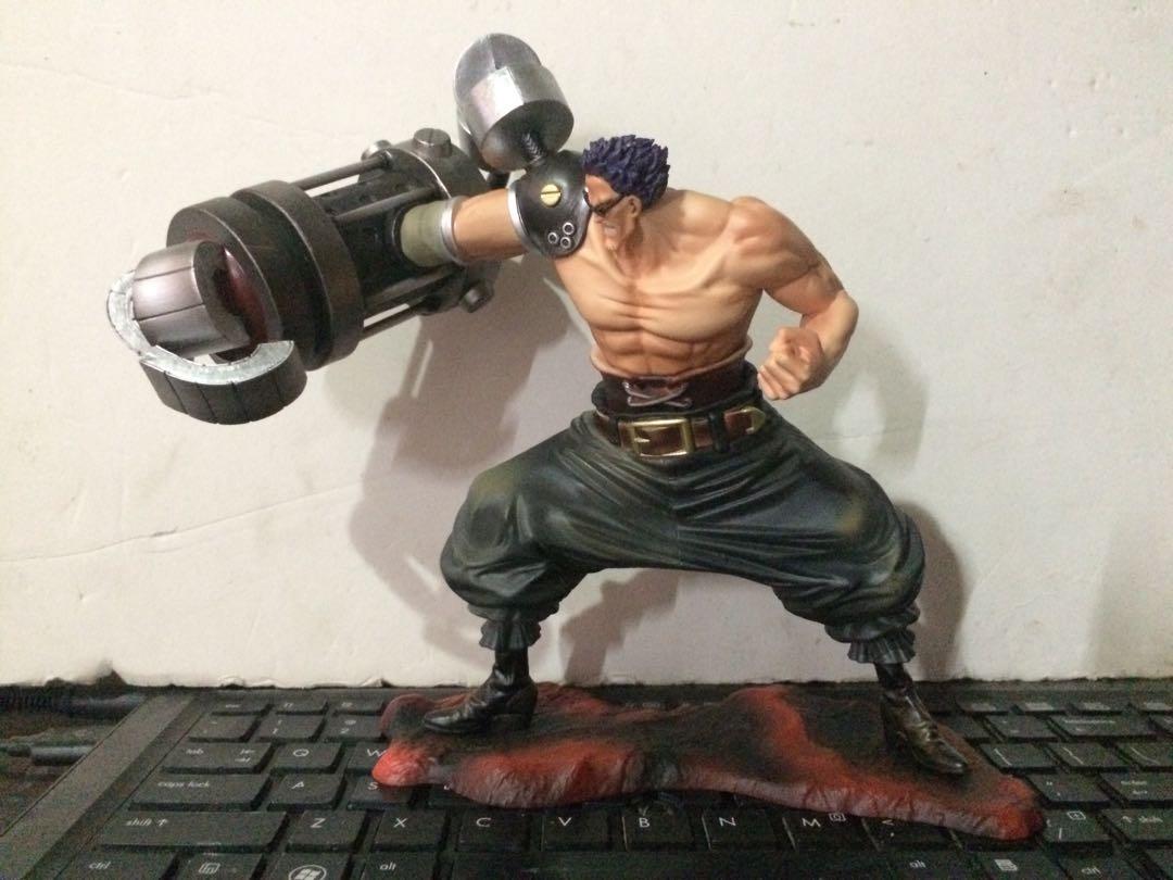 Action figures One piece Bartolomew Kuma - 1,300 Mihawk 1,100 Zorro ...