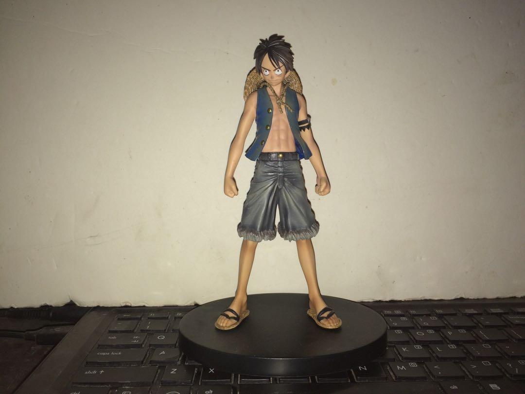 Action figures One piece Bartolomew Kuma - 1,300 Mihawk 1,100 Zorro ...