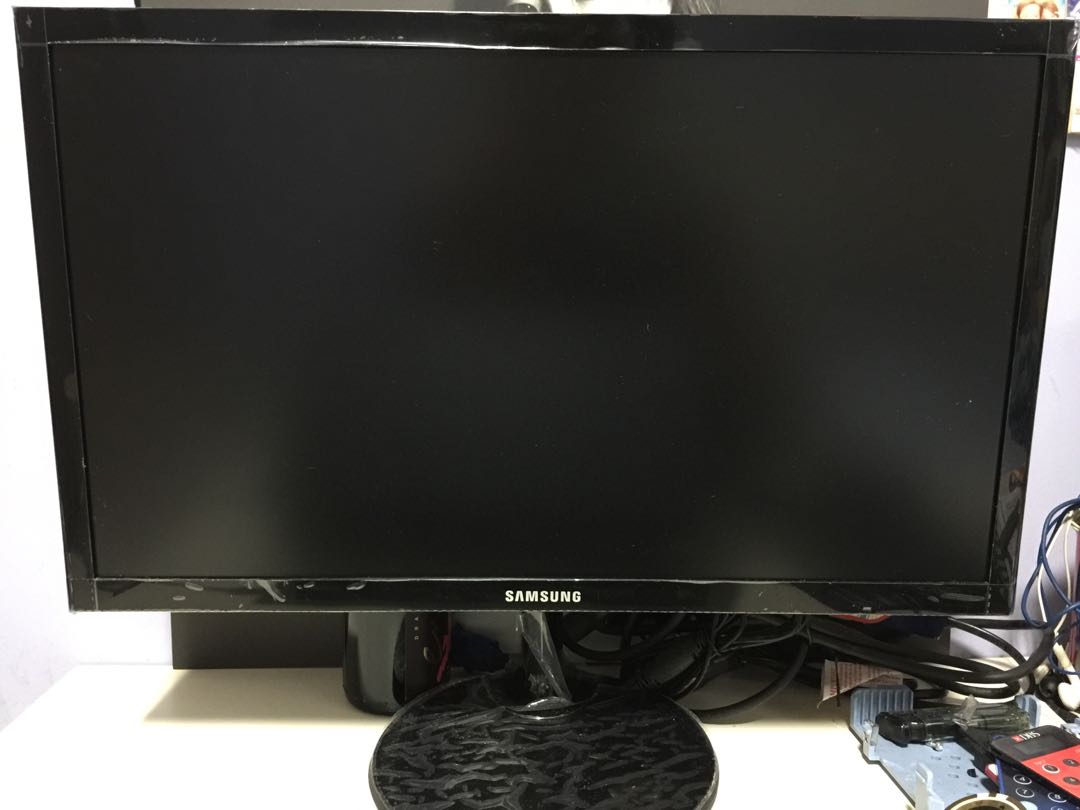 Samsung 19 inch LED screen/monitor, Electronics, Computers, Desktops on ...