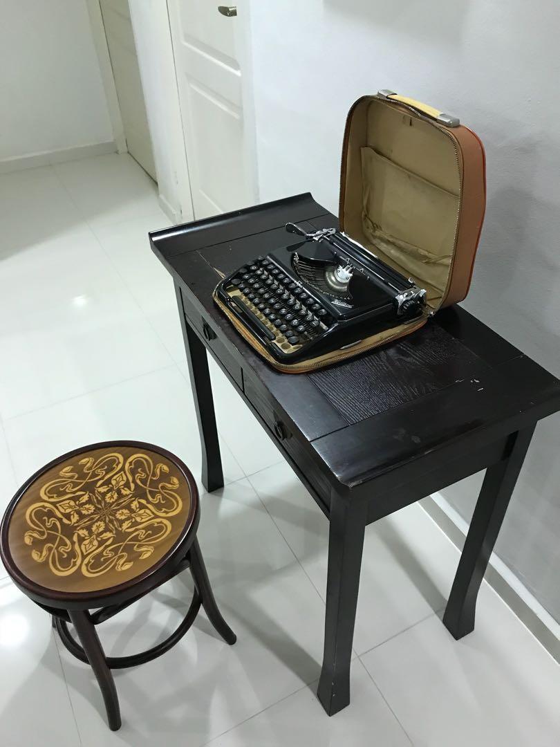 Vintage Groma Kolibri Typewriter - GDR East Germany (Black), Hobbies ...
