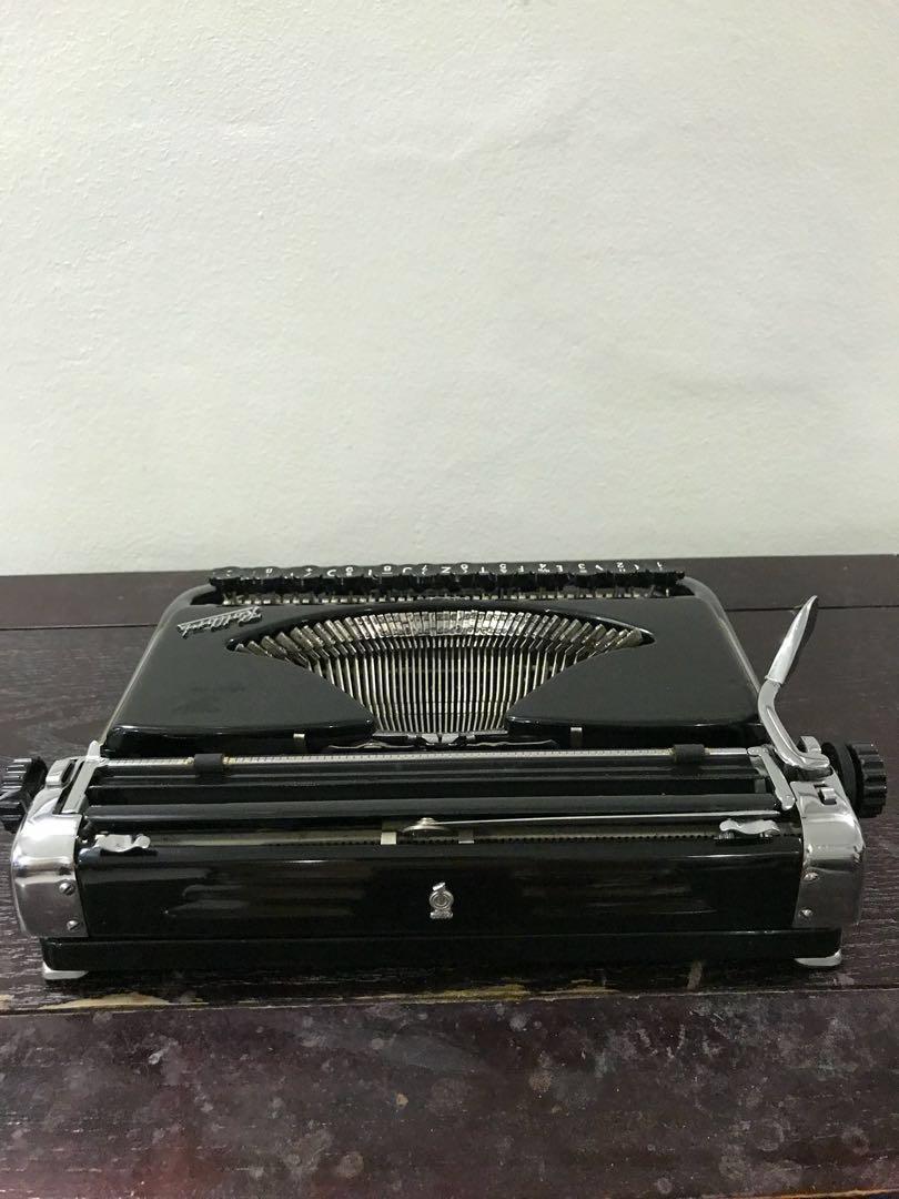 Vintage Groma Kolibri Typewriter - GDR East Germany (Black), Hobbies ...