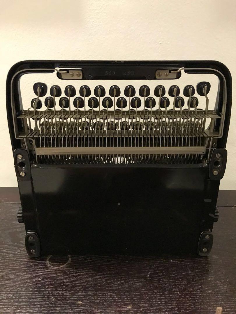 Vintage Groma Kolibri Typewriter - GDR East Germany (Black), Hobbies ...