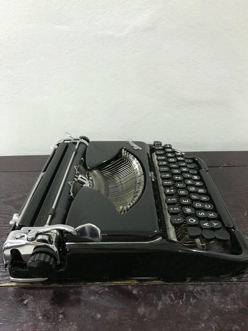 Vintage Groma Kolibri Typewriter - GDR East Germany (Black), Hobbies ...