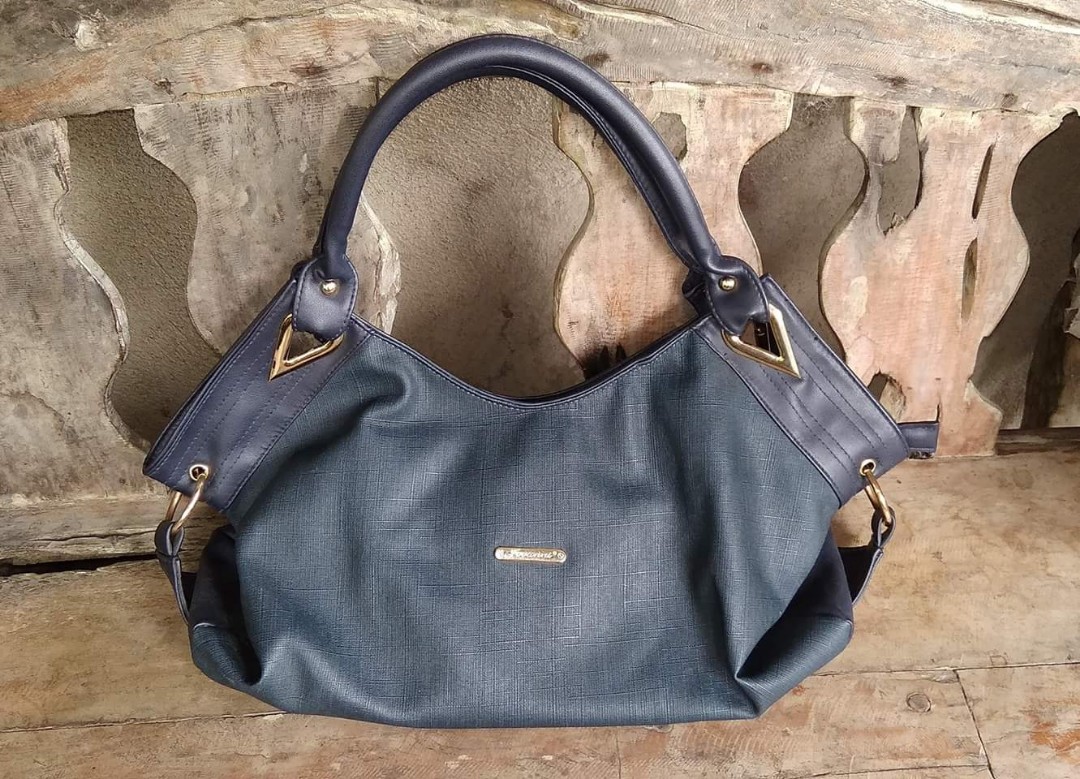 GIOVANNI SHOULDER BAG, Women's Fashion, Bags & Wallets, Shoulder Bags ...