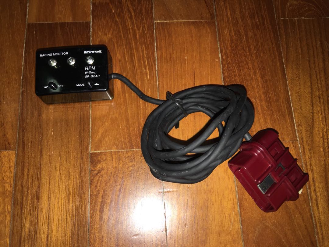 Pivot racing monitor, Car Accessories, Electronics & Lights on Carousell