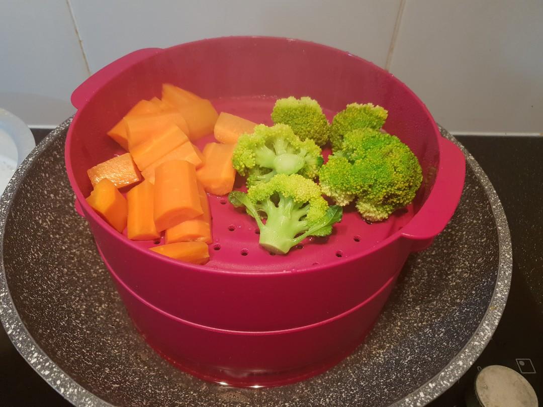 Tupperware Steam It (Red), Furniture & Home Living, Kitchenware ...