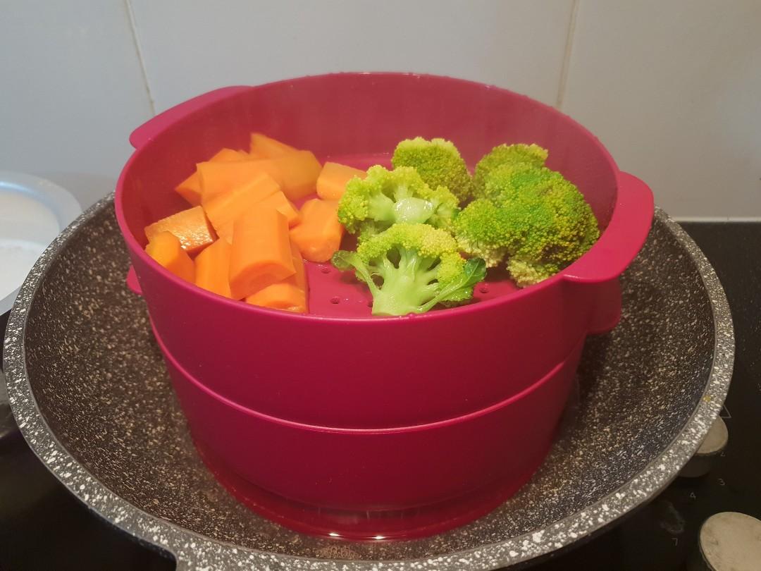 Tupperware Steam It (Red), Furniture & Home Living, Kitchenware ...