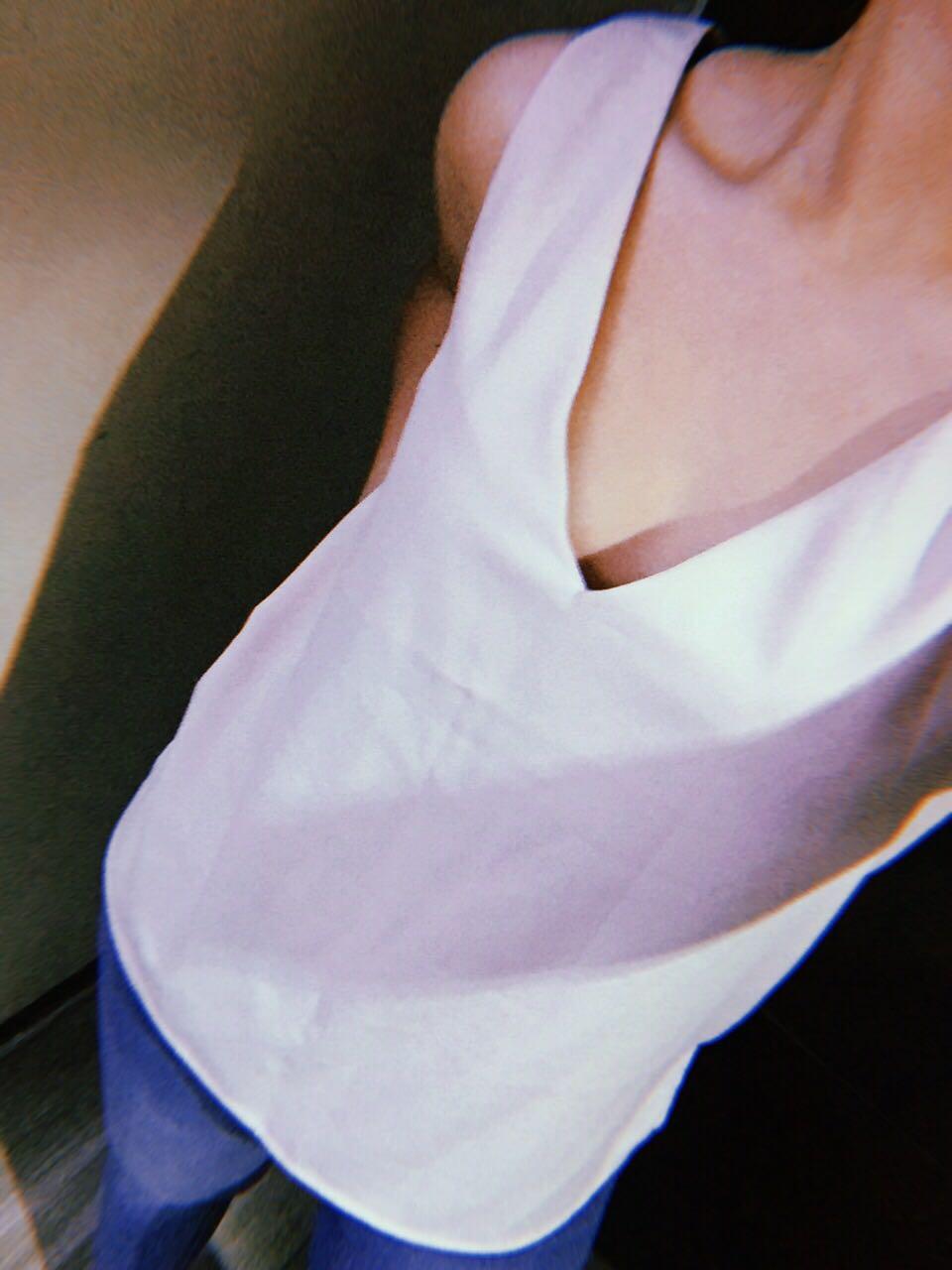 V-Cut Top in Beige, Women's Fashion, Tops, Sleeveless on Carousell