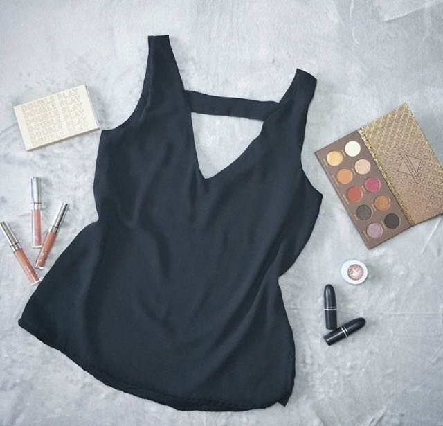V-Cut Top in Black, Women's Fashion, Tops, Sleeveless on Carousell