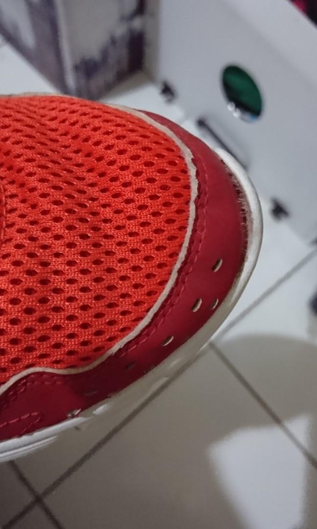 Adidas Breeze 101 M merah sz 42 original, Fesyen Pria, Sepatu ...