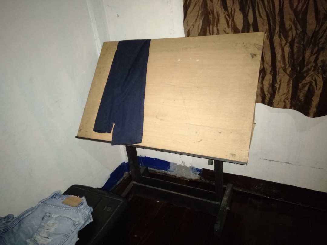 Old damaged Drafting table, Hobbies & Toys, Stationary & Craft, Craft ...