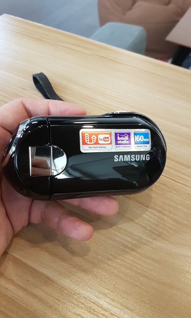Samsung Camcorder SMX-C100GP, Photography, Cameras on Carousell
