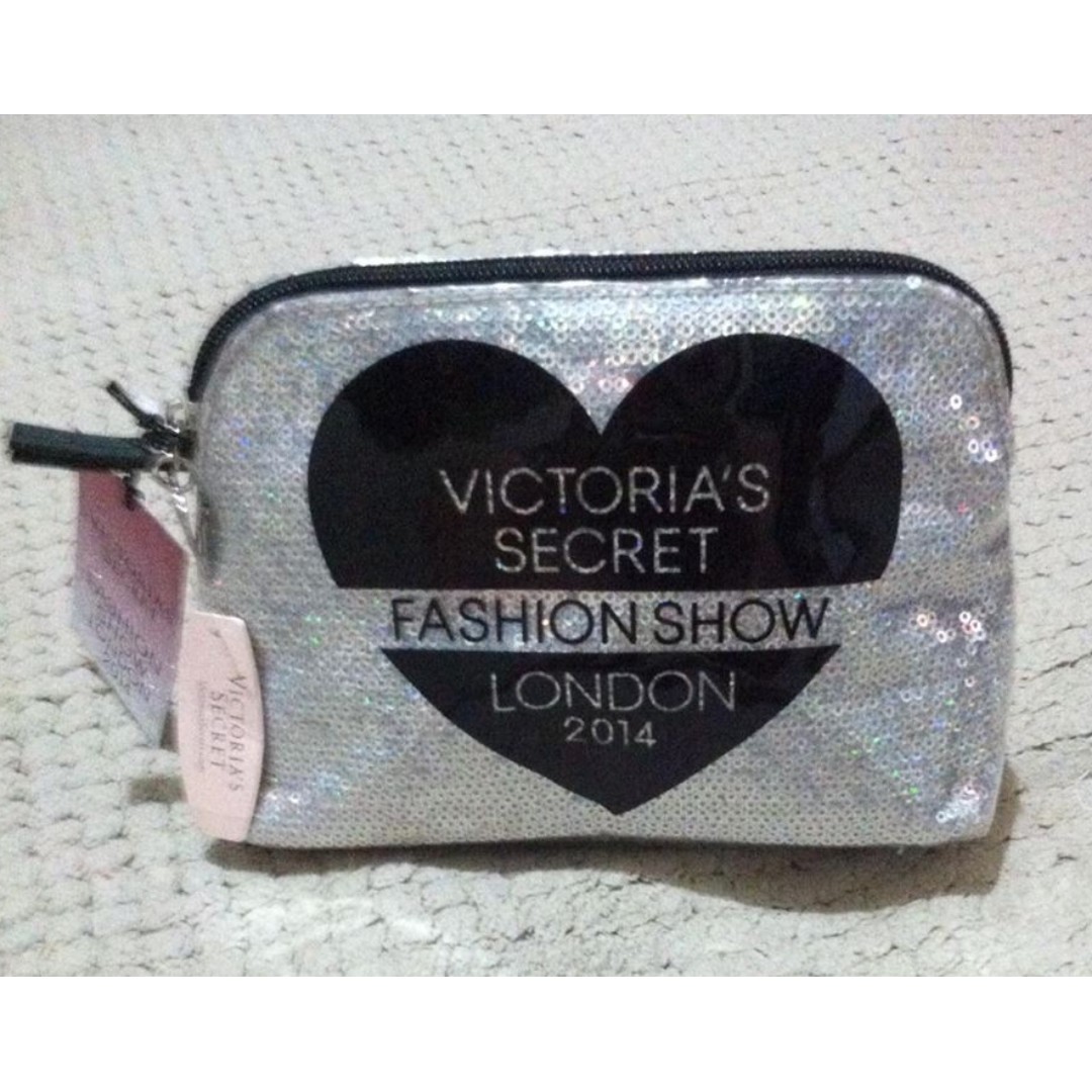 Victoria's Secret Make-Up Kit (Original), Women's Fashion, Bags ...