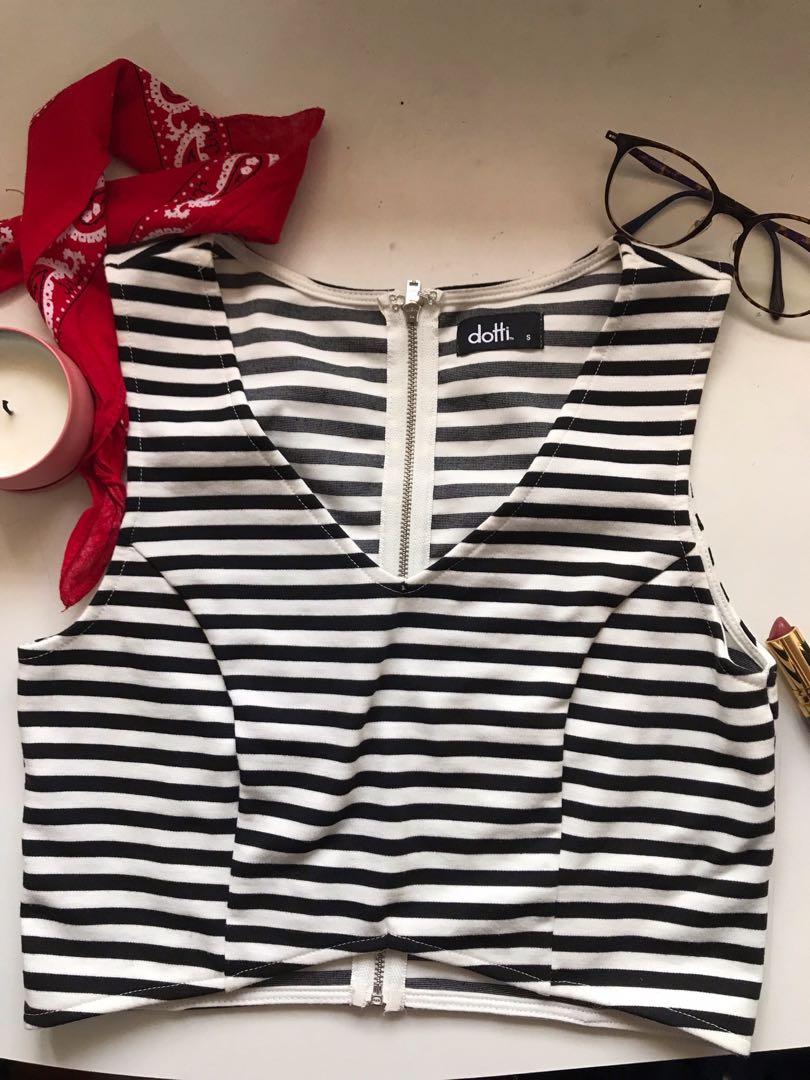 Strip crop top!, Women's Fashion, Tops, Sleeveless on Carousell