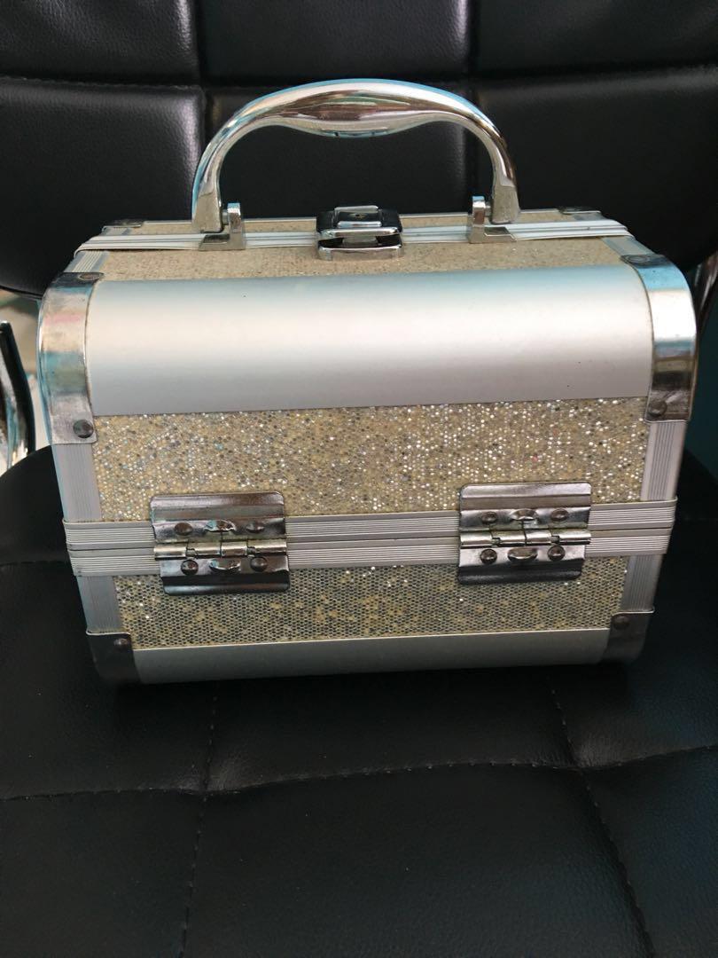 SUESH Makeup Layered Box with Key, Beauty & Personal Care, Face, Makeup ...