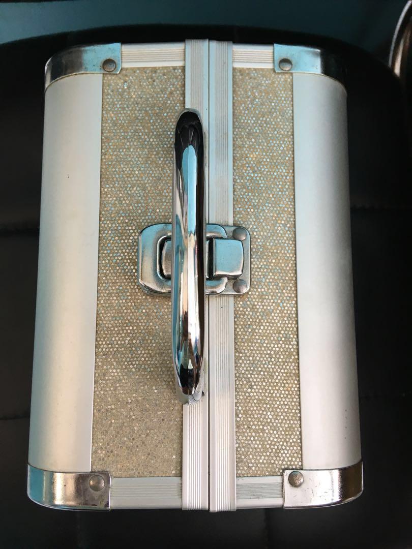 SUESH Makeup Layered Box with Key, Beauty & Personal Care, Face, Makeup ...