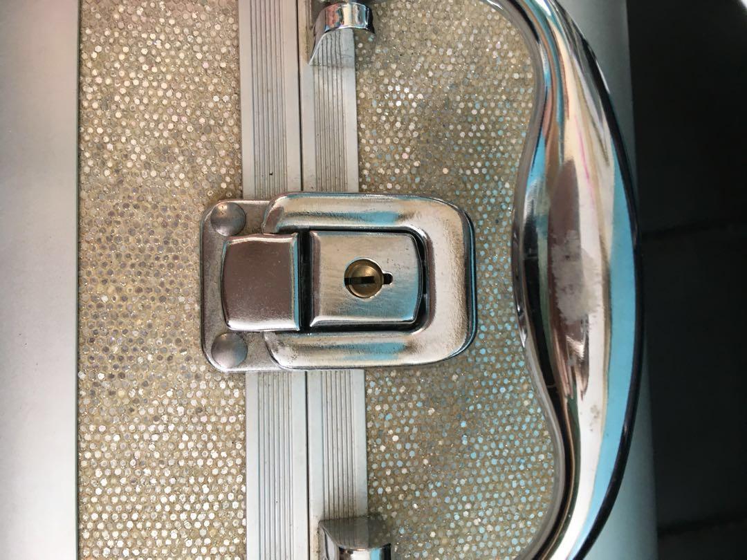 SUESH Makeup Layered Box with Key, Beauty & Personal Care, Face, Makeup ...