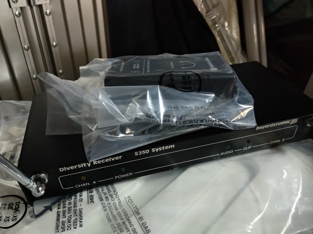 英國製造 BEYERDYNAMIC VHF WIRELESS BELT PACK 拜亞動力S250無線麥克風 吉他發射器, 音響器材, 可攜式 ...