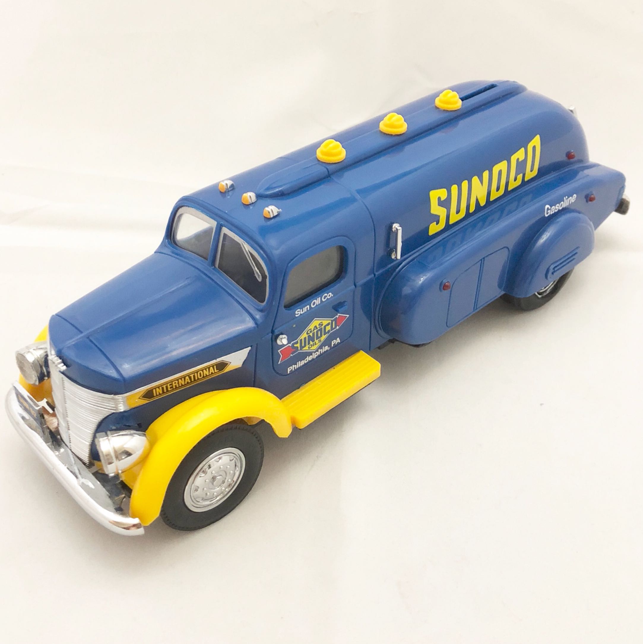 1:26 Scale Plastic Replica of 1941 SUNOCO Oil & Gas International ...