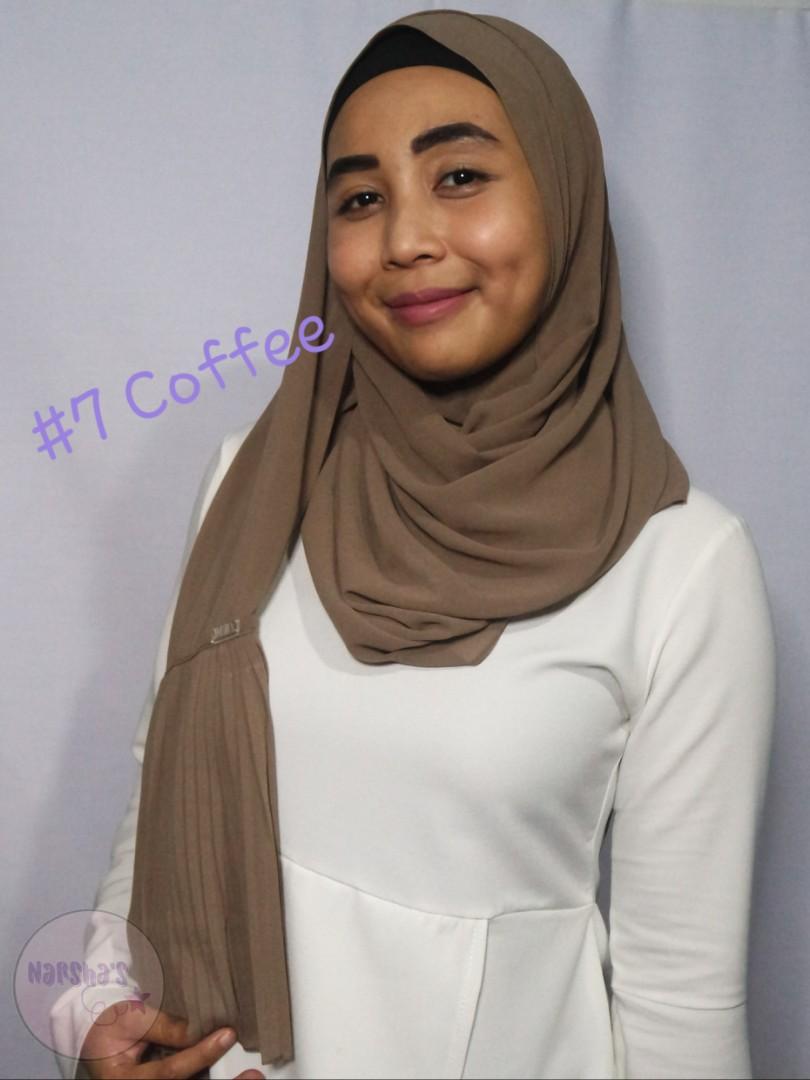 Ruffle Instant Shawl (Buy 2 free 1), Women's Fashion, Muslimah Fashion ...