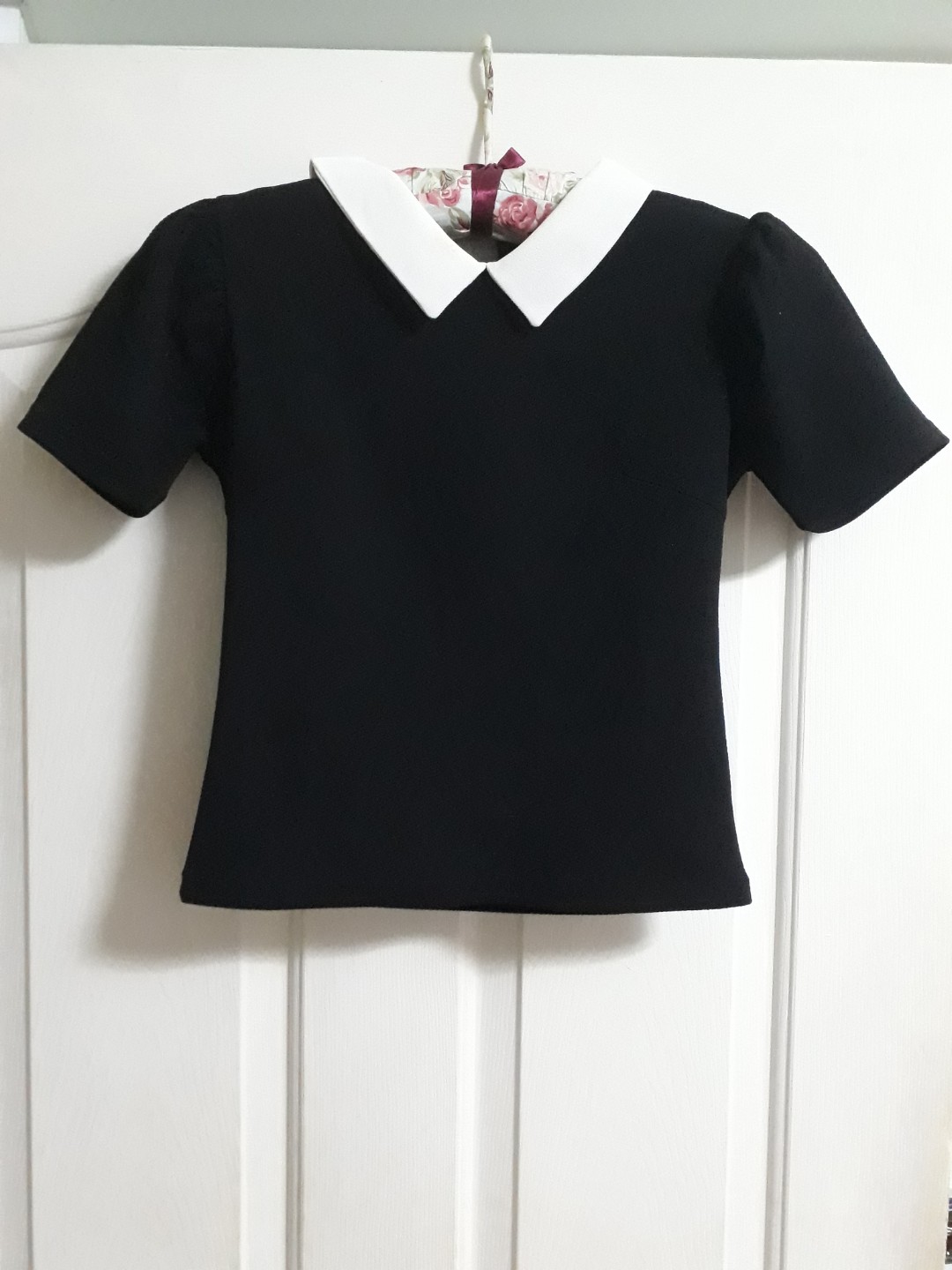 Black Collared Top, Women's Fashion, Tops, Sleeveless on Carousell